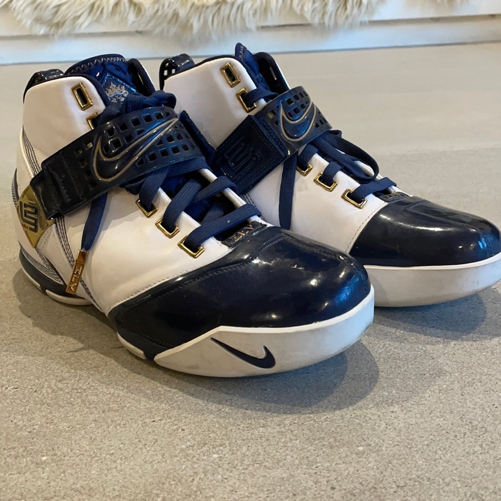 Nike Lebron 5 - White Navy Metallic Gold - Gem